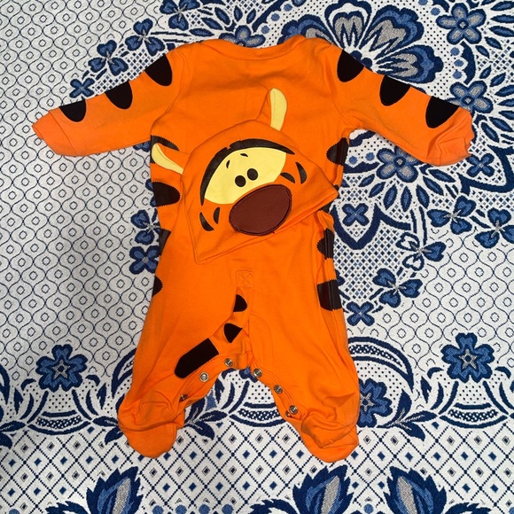Disney | Costumes | Disney Baby Newborn Tigger 2 Piece Footies Hat ...